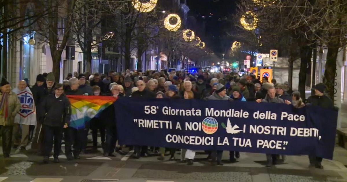 Rovereto, in 300 per la marcia della pace con Tisi e Alex Zanotelli